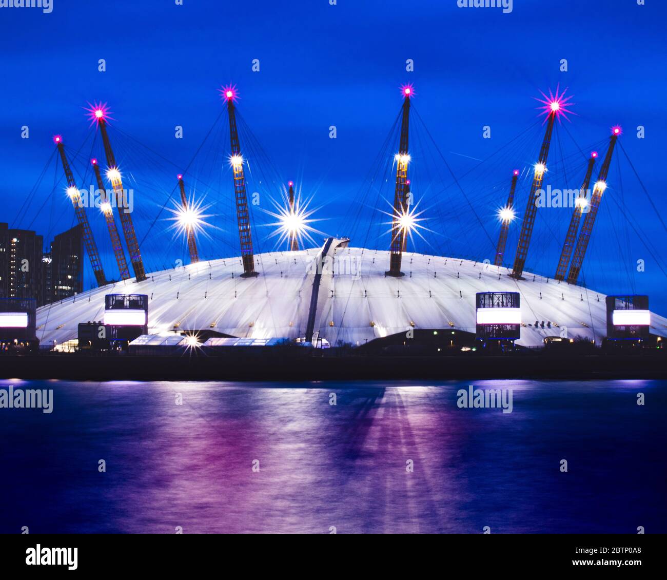 Emirates cable car o2 arena hi-res stock photography and images - Alamy