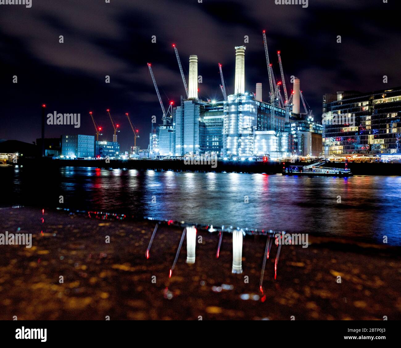 Battersea Power Station at night Stock Photo - Alamy
