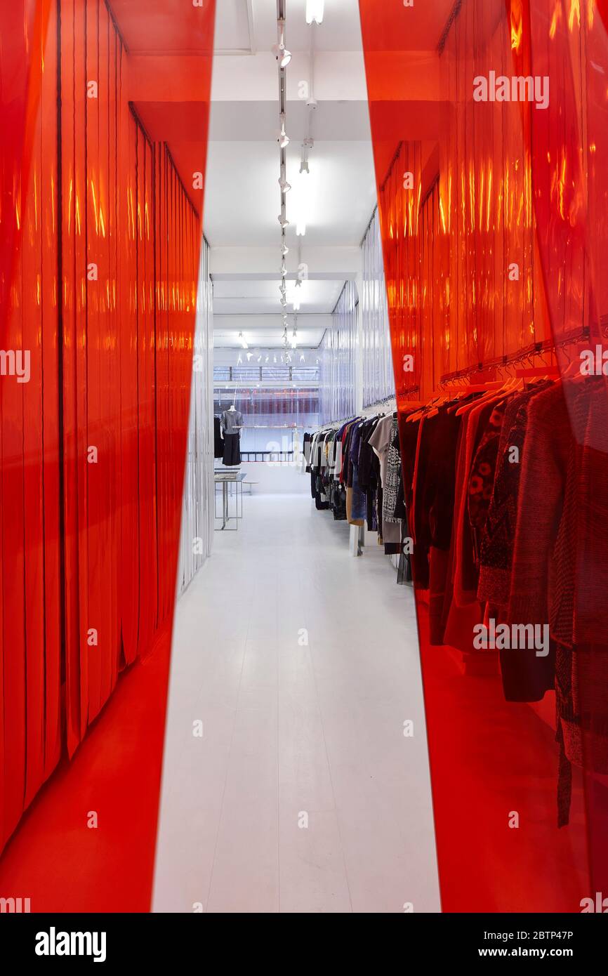 Changing rooms shop hi-res stock photography and images - Alamy