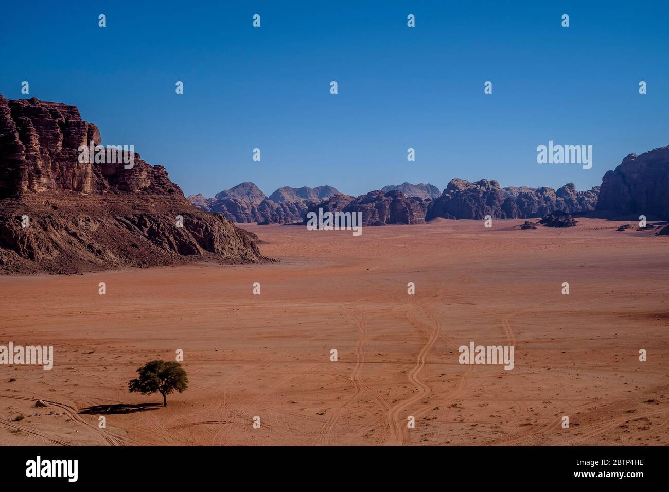 Wadi rum aerial hi-res stock photography and images - Alamy