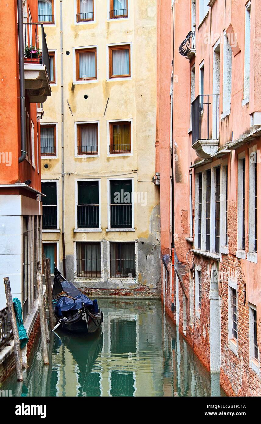 Empty Venice Canal Stock Photo - Alamy