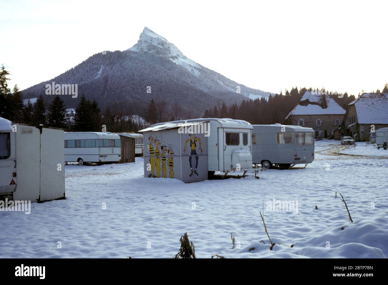 Camping mountain 1970s hi-res stock photography and images - Alamy