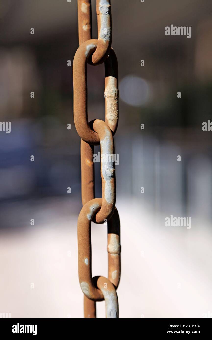 close up of a rusty metal chain Stock Photo - Alamy