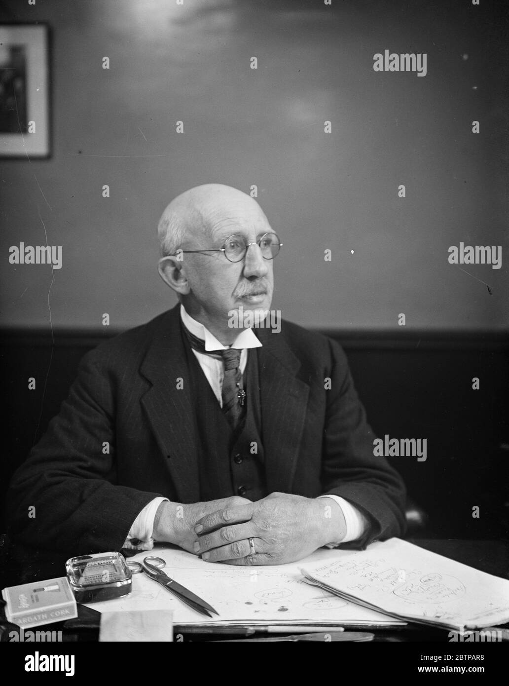 1920s london reporter hi-res stock photography and images - Alamy
