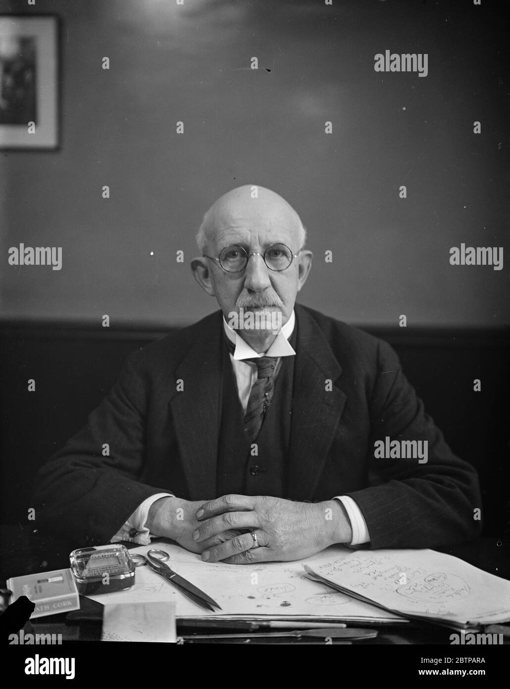 1920s london reporter hi-res stock photography and images - Alamy