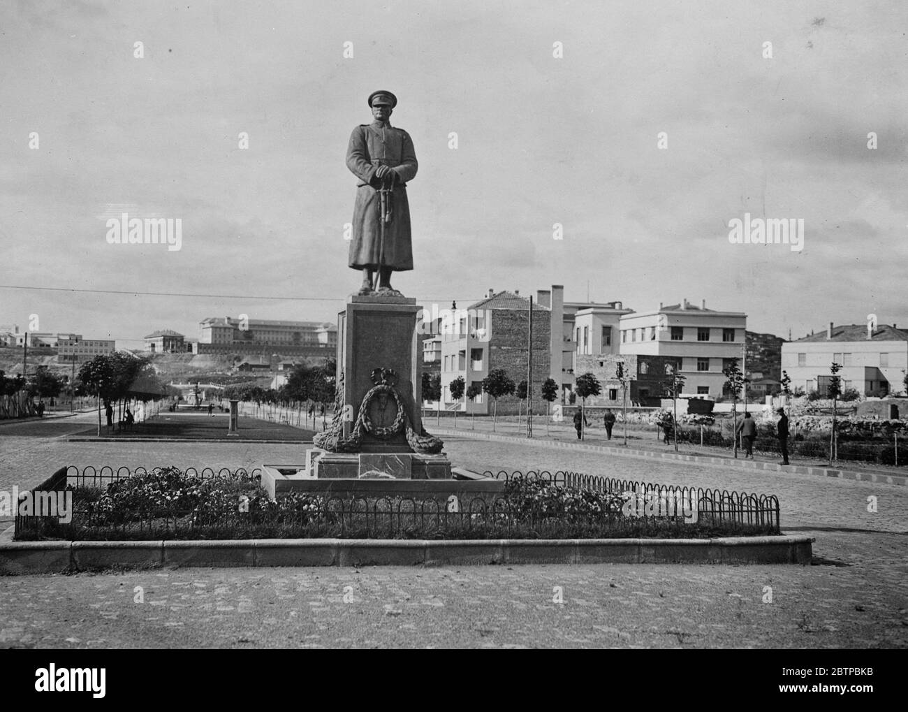 Angora . The statue of the Ghazi by Canonica , in Yeni Shehir . 1 ...