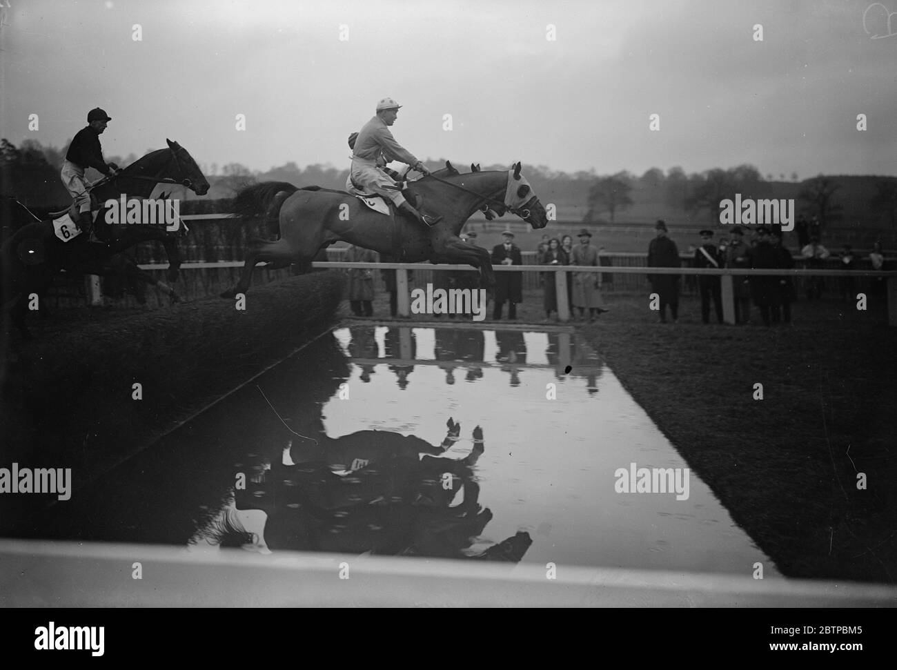 Steeplechase horse races hi-res stock photography and images - Alamy