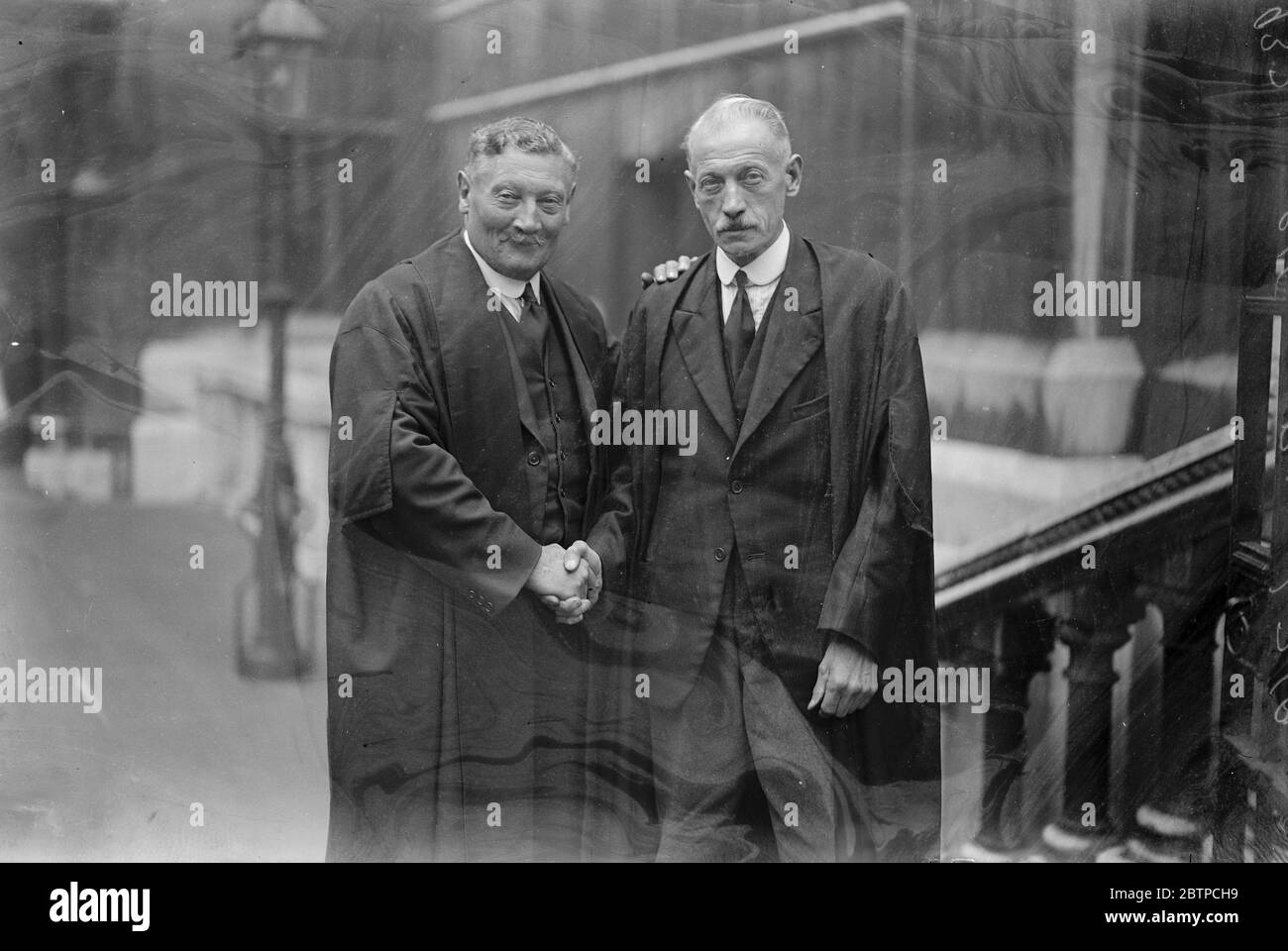 Law courts usher retires . A popular figure at the Law Courts , George ...