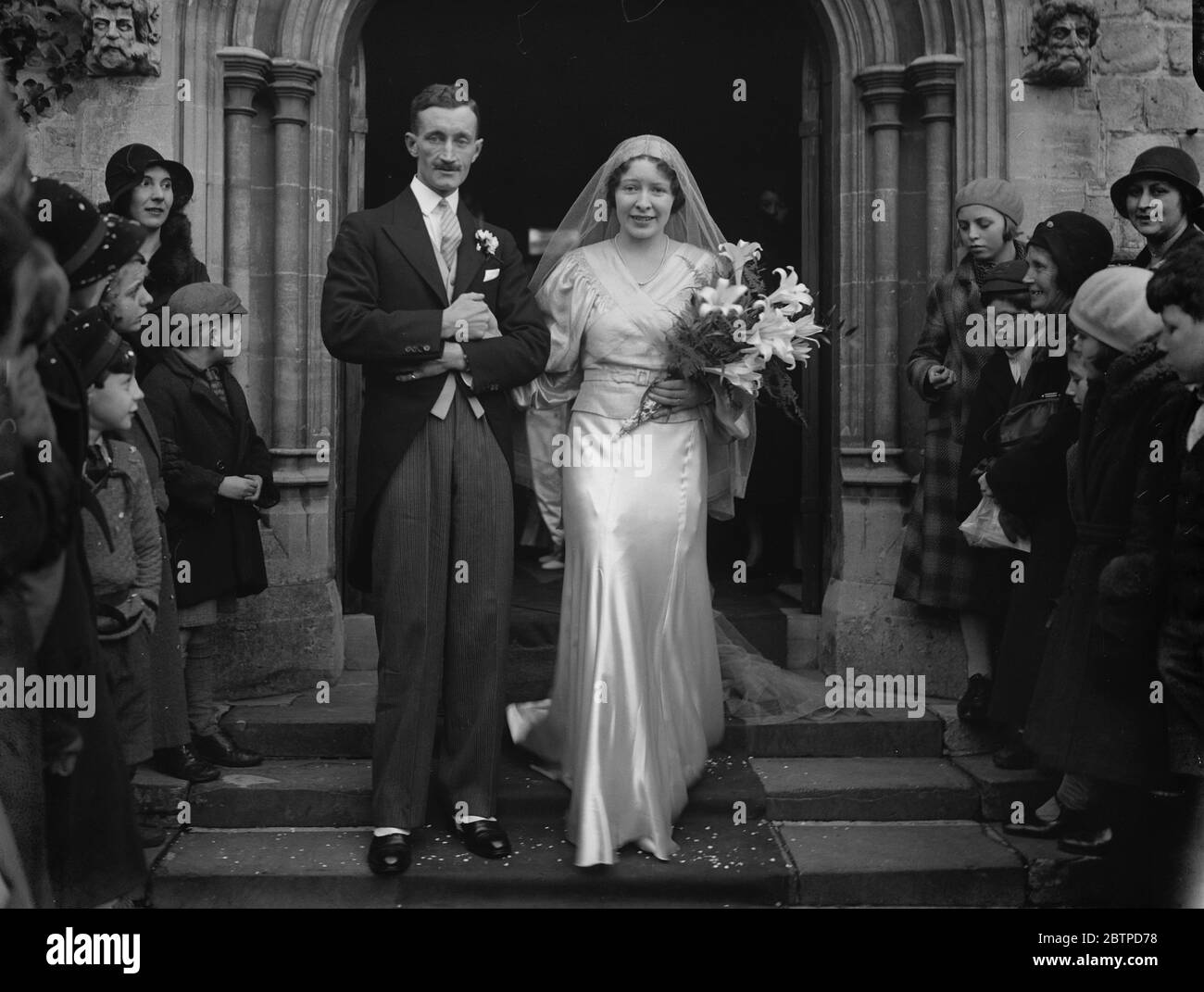 Royal Artillery Officer weds . Captain Ed Giles Lang , RA , was married ...