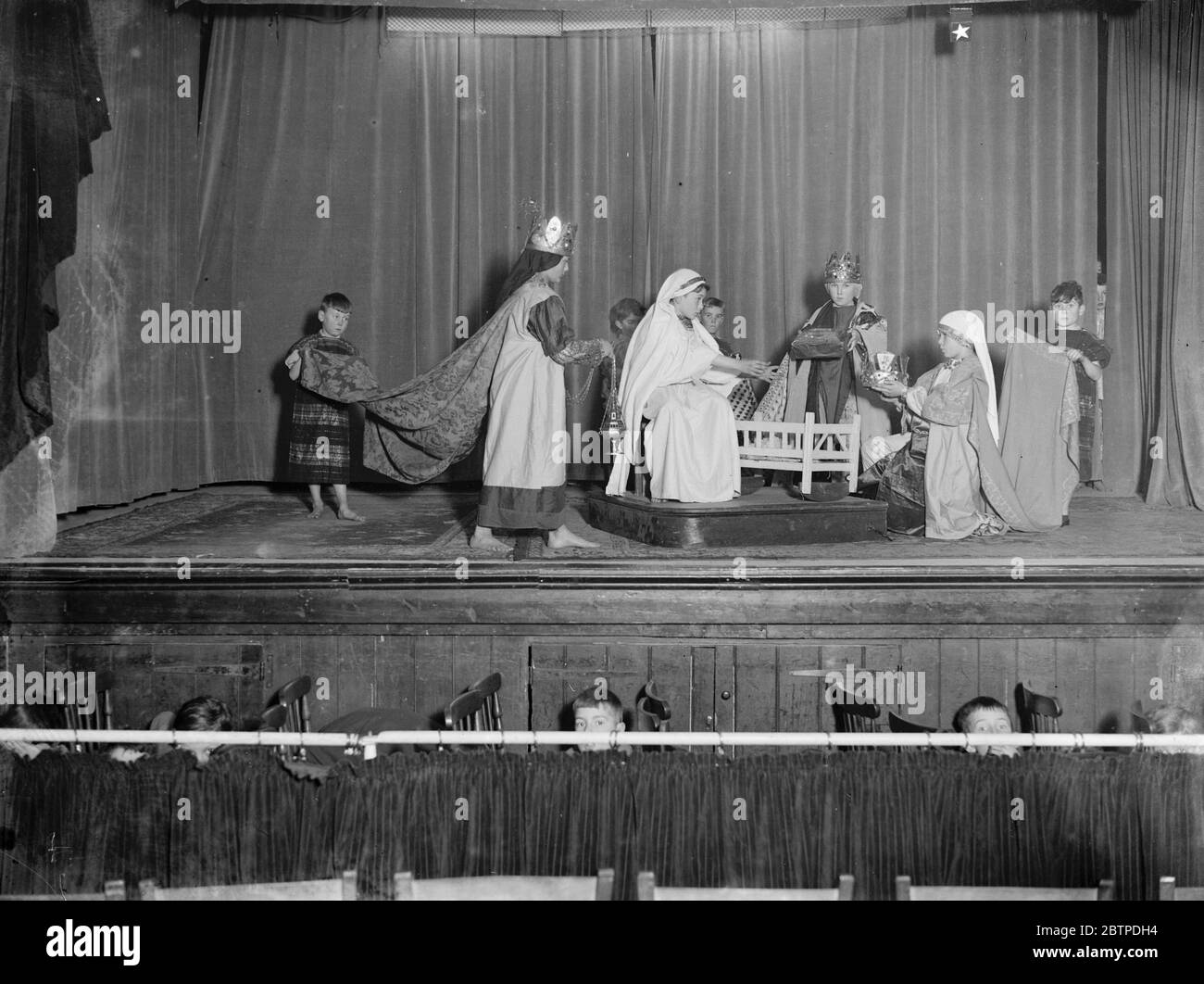 Chislehurst carol play . 1934 Stock Photo - Alamy