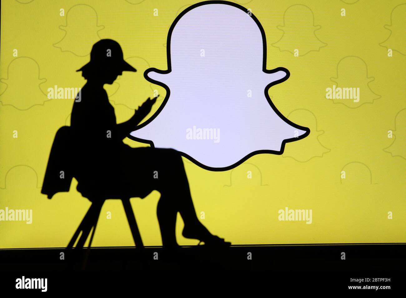 NEW YORK, USA, 25. MAY 2020: Snapchat multimedia messaging app Young ...