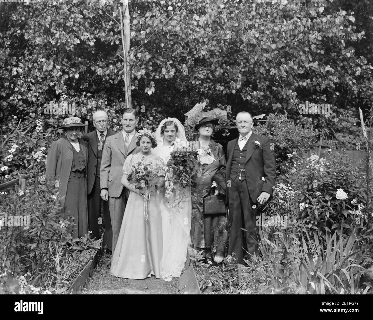 The Pearce wedding . The family group . 1939 Stock Photo - Alamy