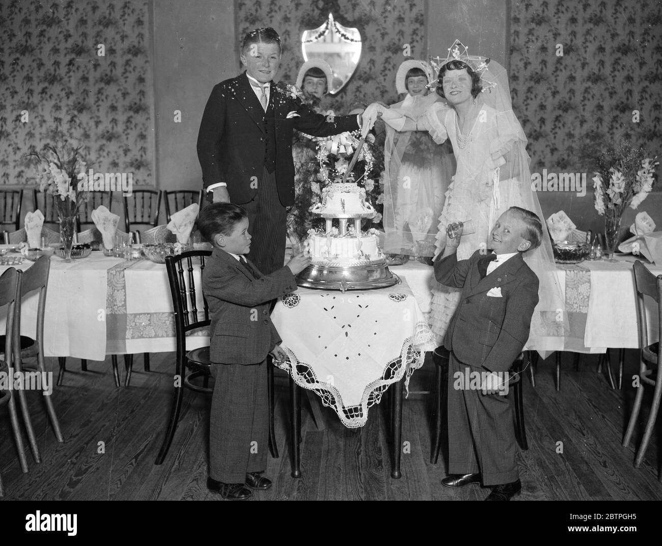 Midgets hi-res stock photography and images - Alamy