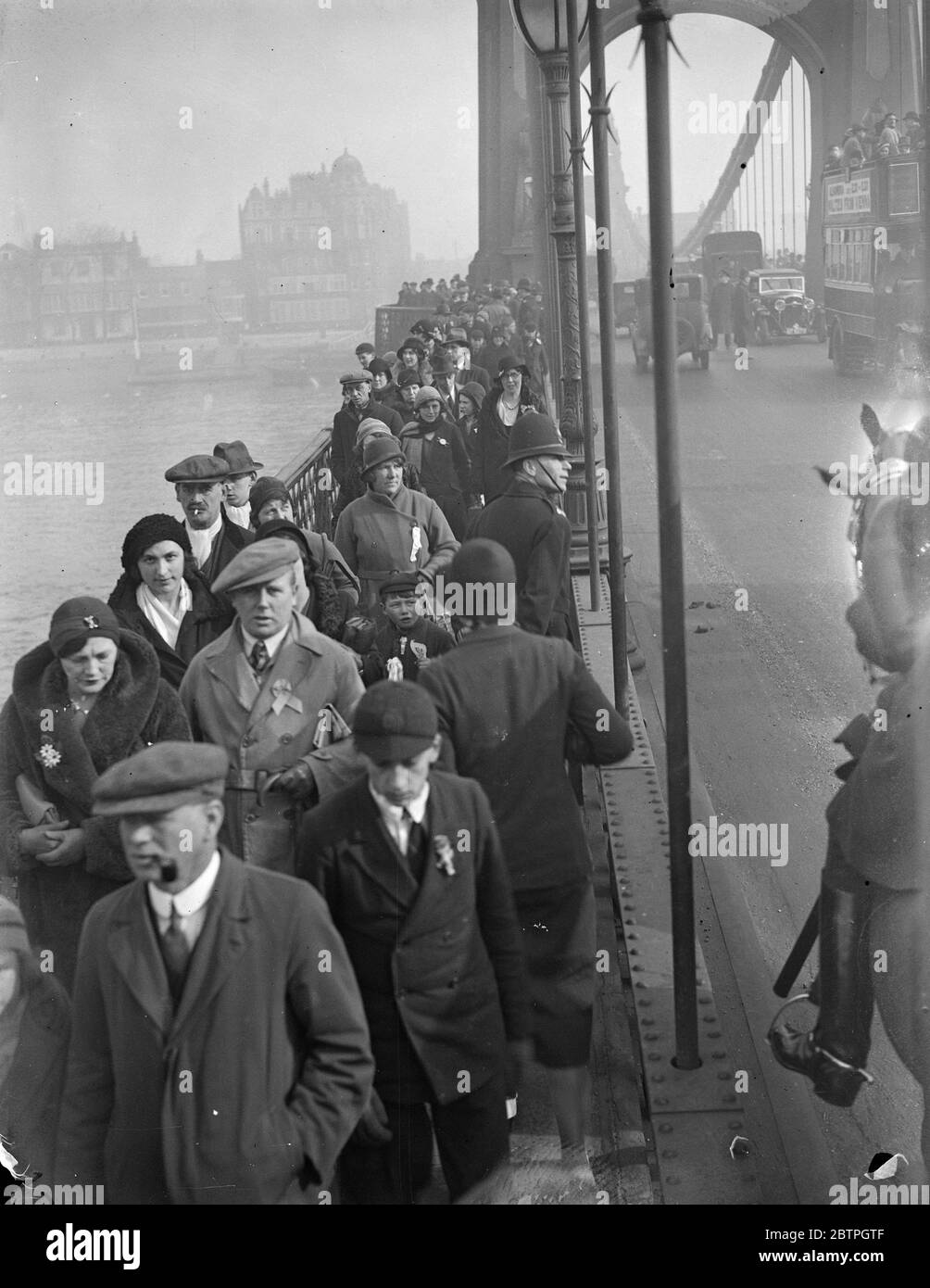 Passing crowd hi-res stock photography and images - Alamy