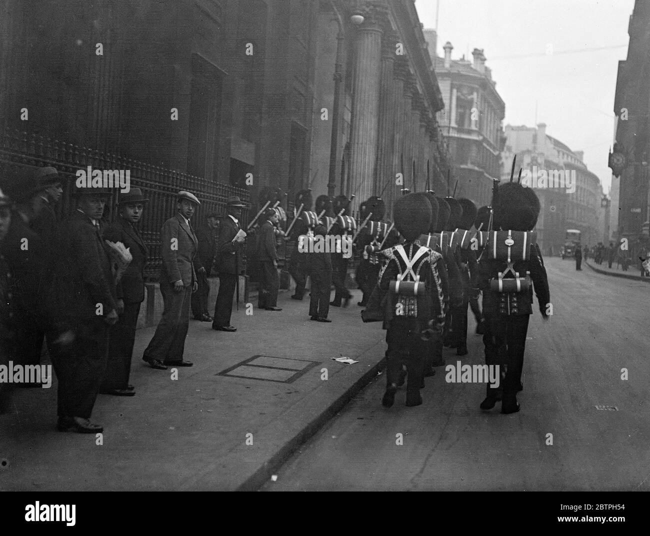 Henderson arrives at Geneva . Mr and Mrs Arthur Henderson photographed ...