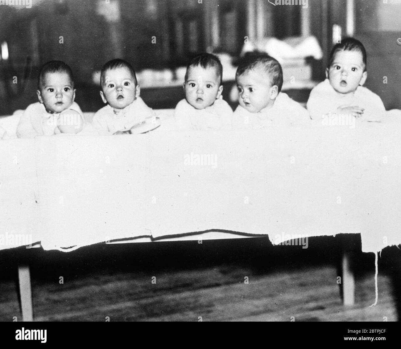 Dionne Quins . all the quins sitting up and talking Stock Photo - Alamy