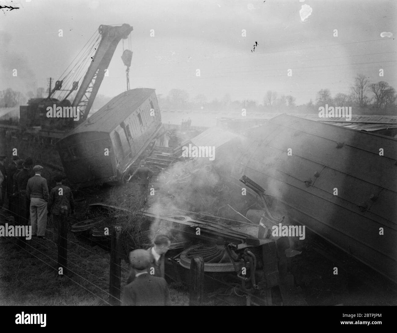 Train Crash . 2 killed and many injured in London express train smash ...