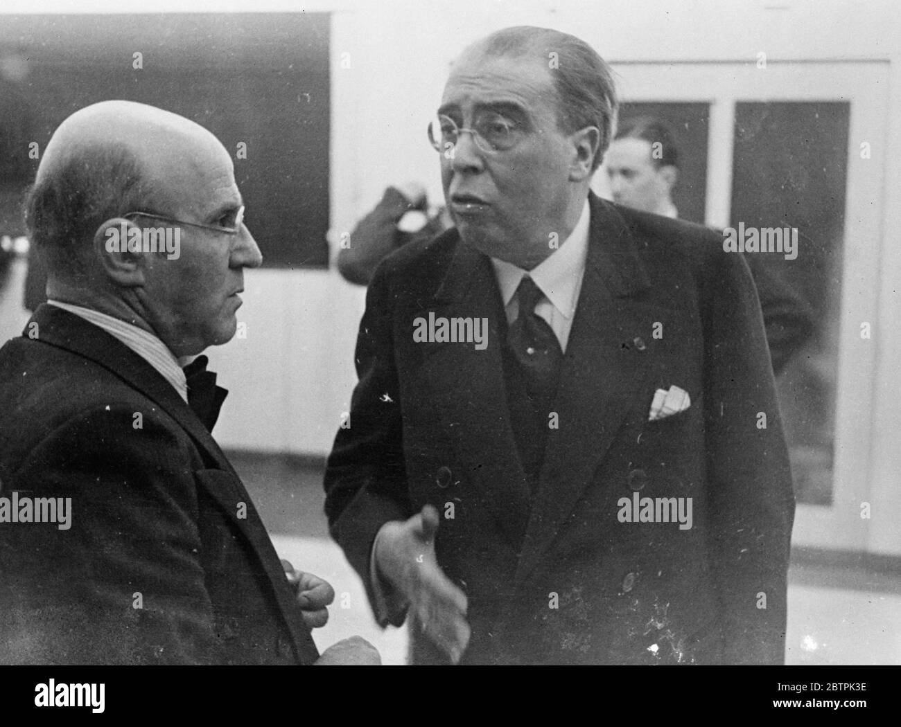 Argument talk Black and White Stock Photos & Images - Alamy