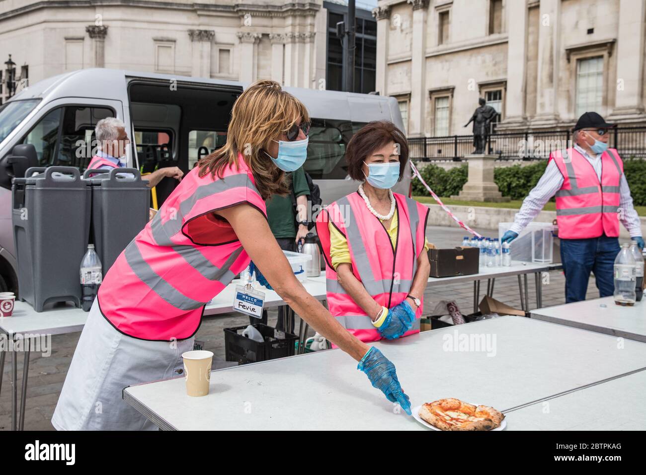 27/05/2020, Trafalgar Square, London UK. Volunteers wait to hand over ...