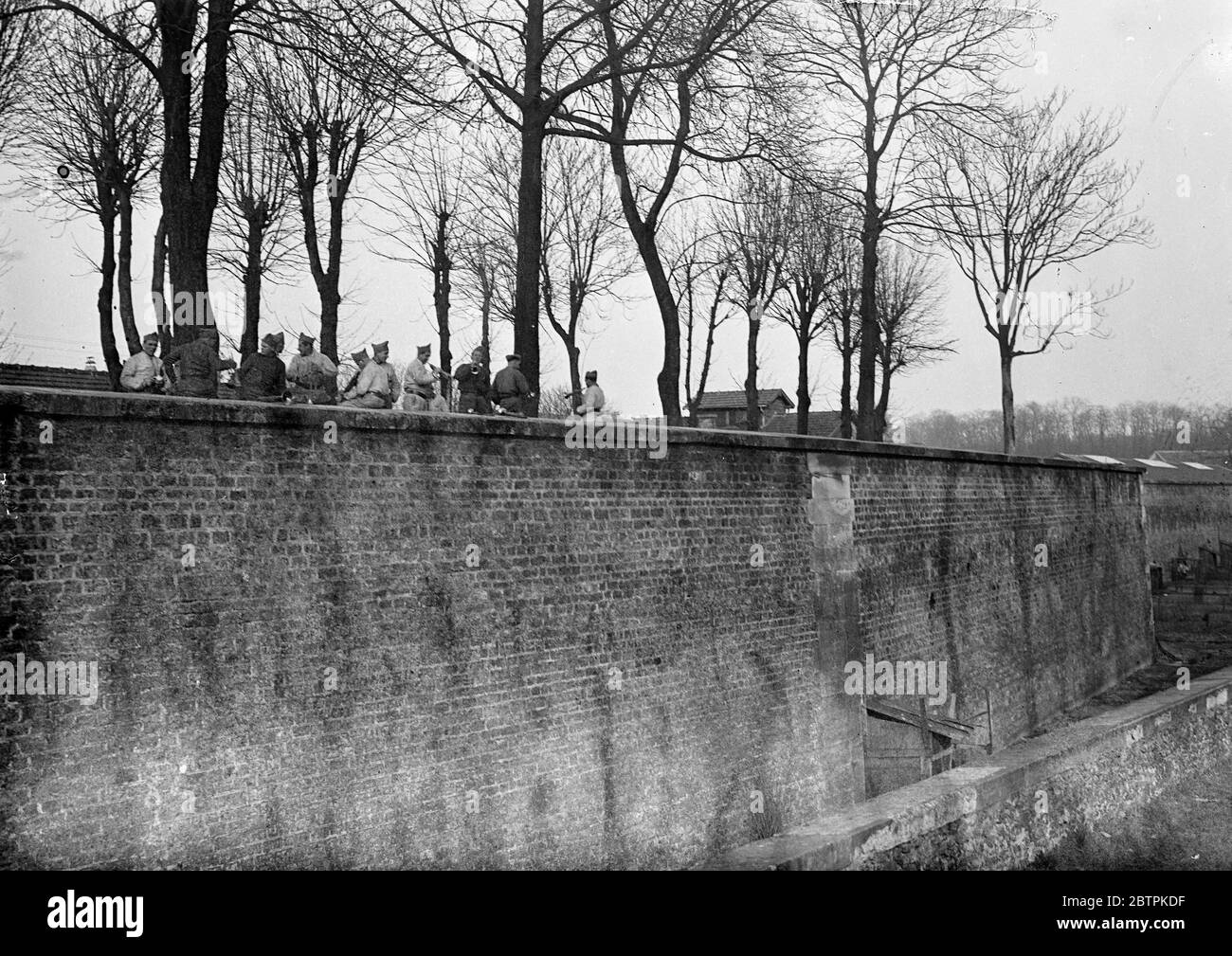 Behind the barrack walls . French troops , tanks and motorized ...