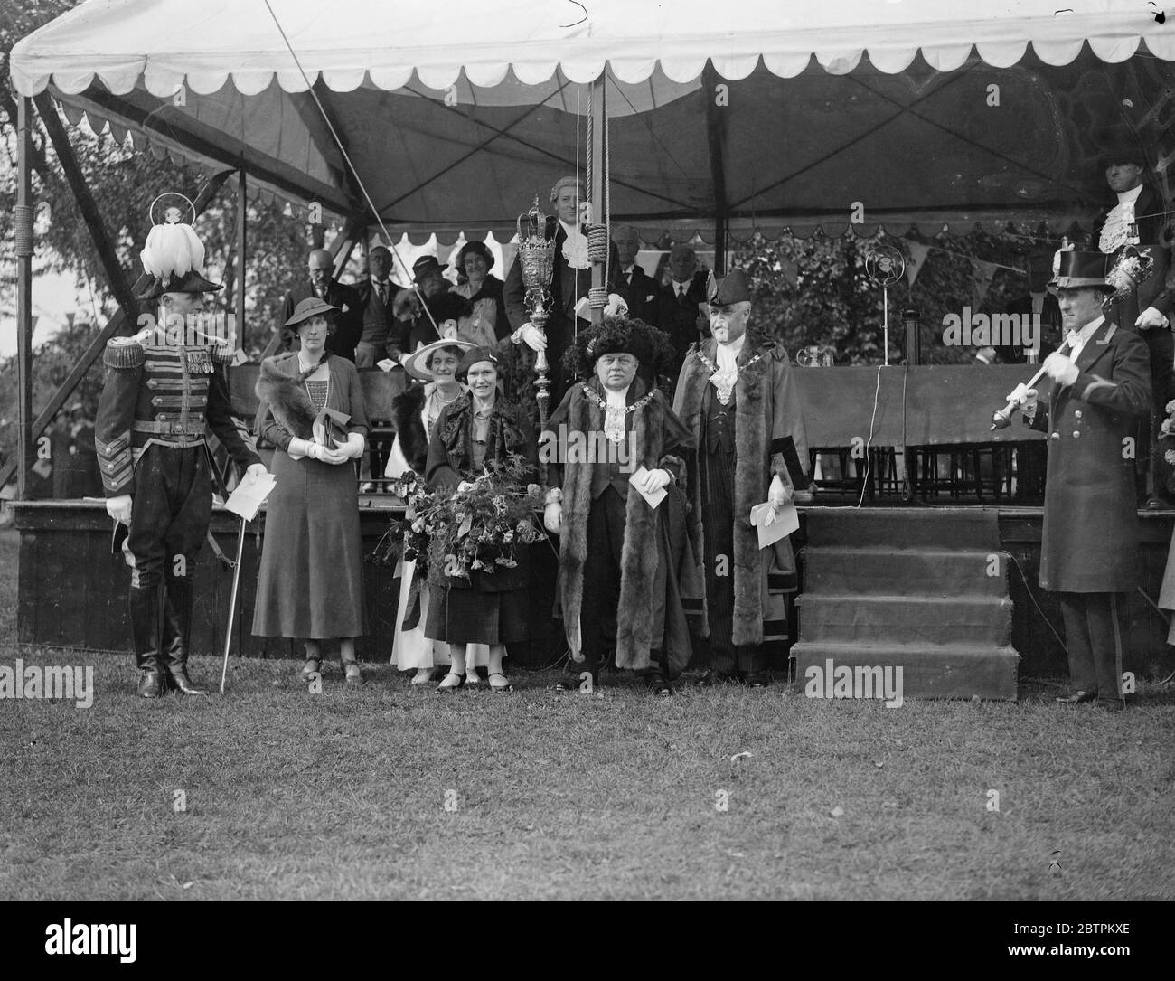 Beckenham becomes a Borough . Lord Mayor hands charter to Sir Josiah ...