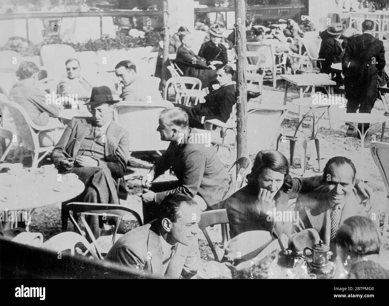 Find friends Black and White Stock Photos & Images - Alamy