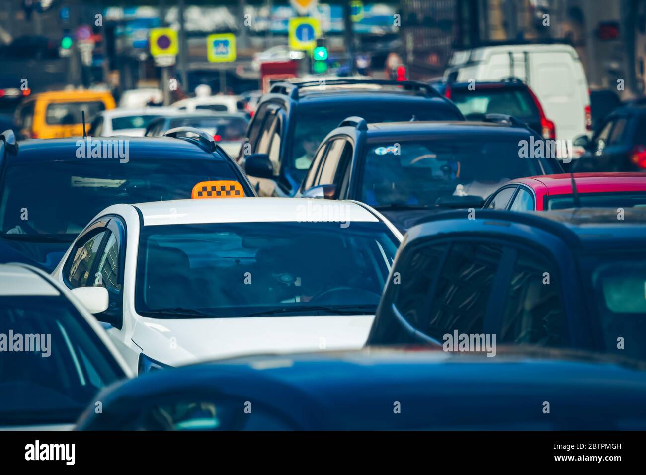 Traffic jam moscow taxi hi-res stock photography and images - Alamy