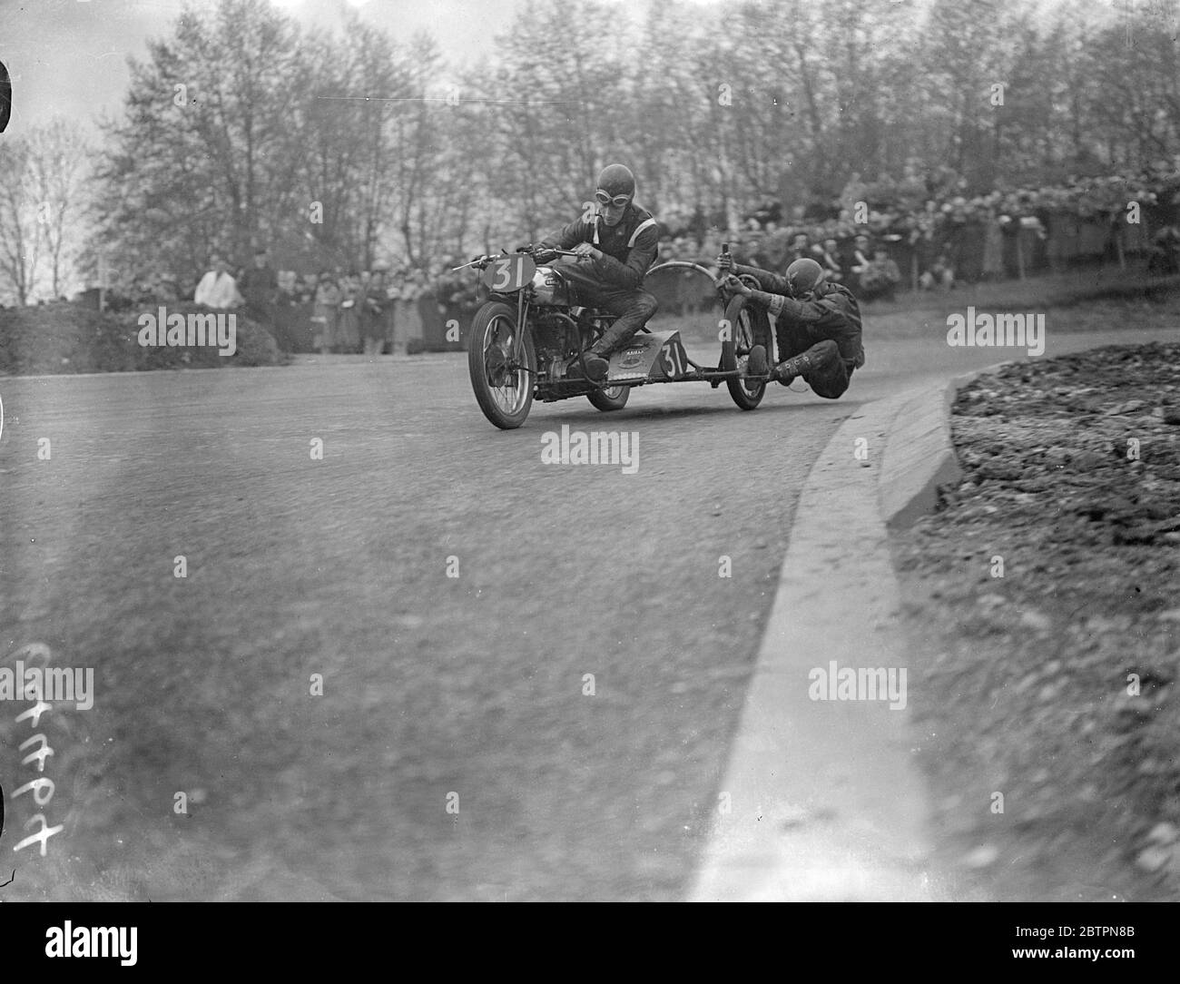Passenger pulls his weight! Coronation Sidecar Race at Crystal Palace ...