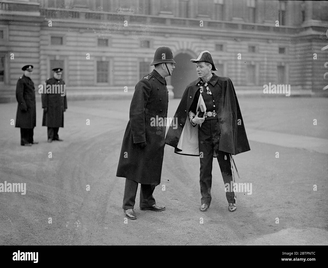 Investiture at buckingham palace hi-res stock photography and images ...