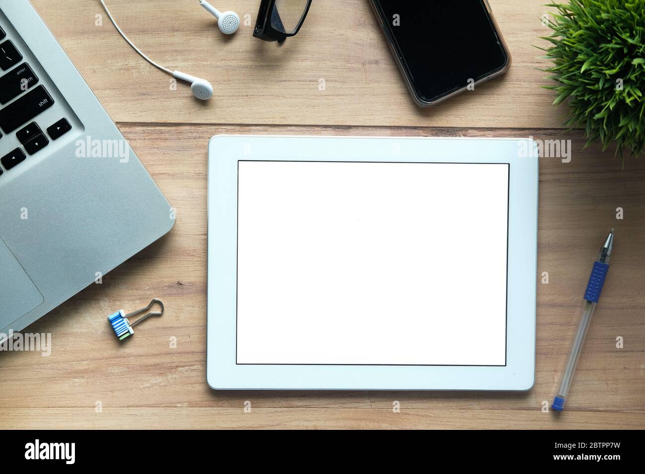 Top view of digital tablet with screen on desk Stock Photo - Alamy