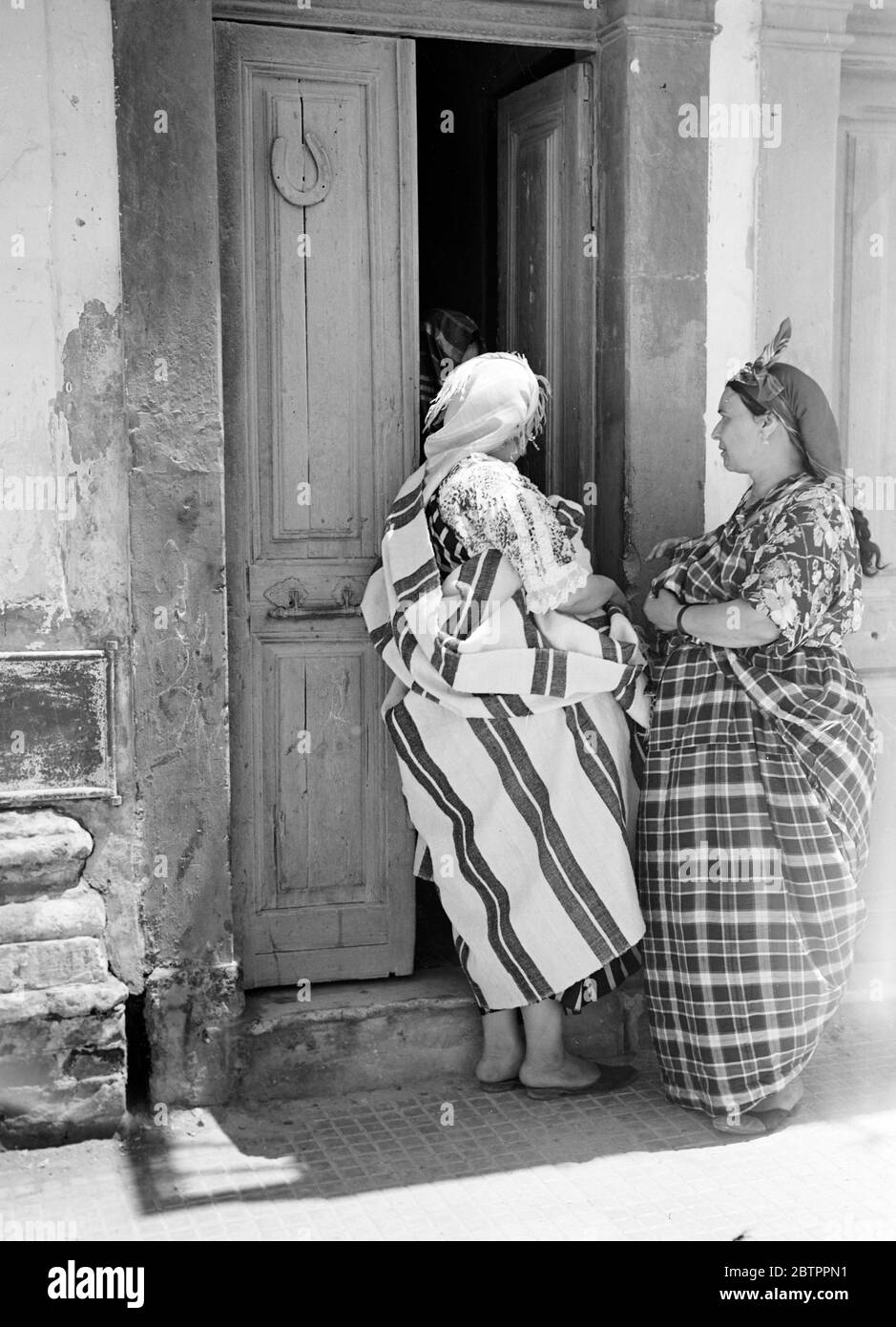Libyan women hi-res stock photography and images - Alamy