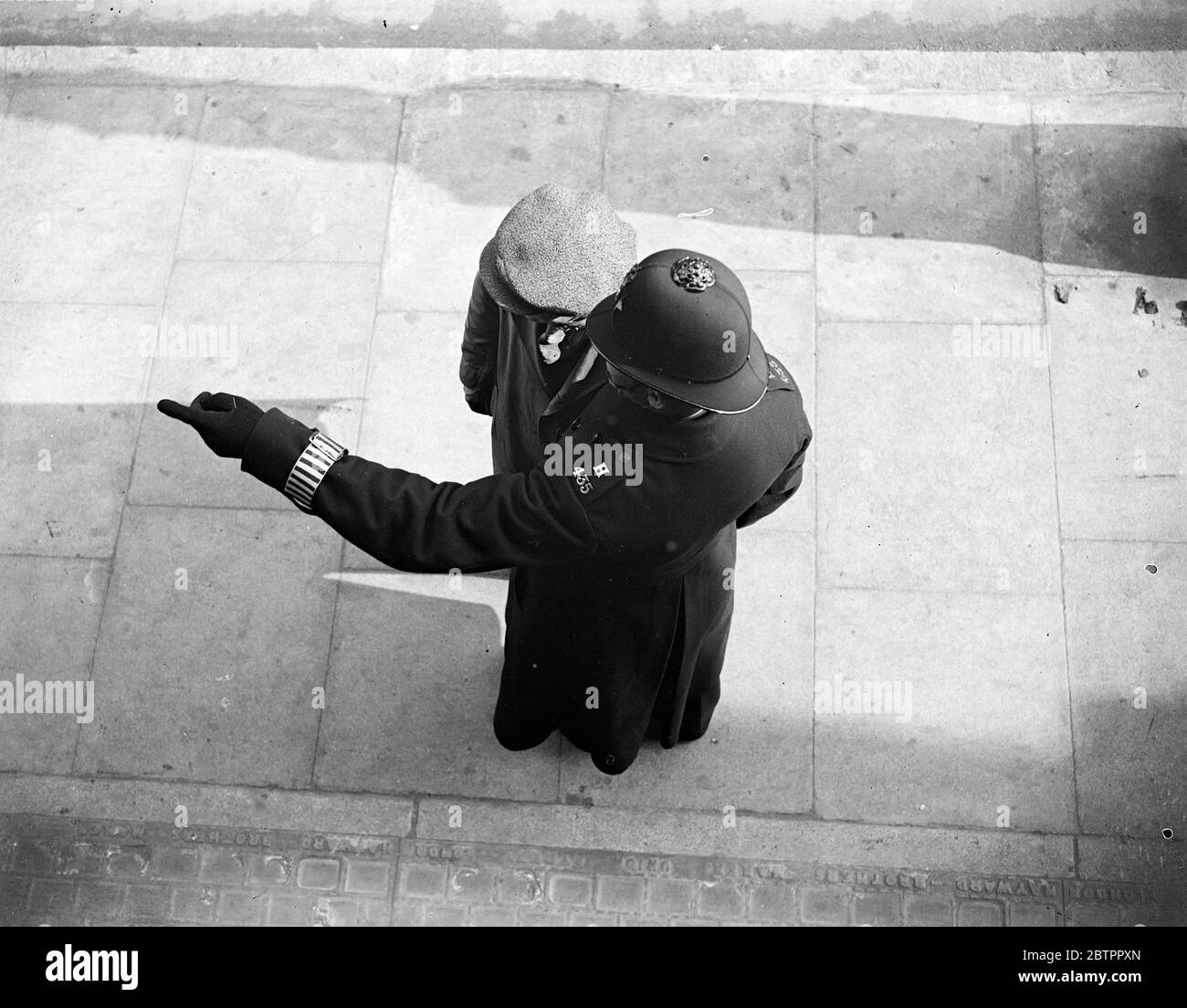 Police giving directions hi-res stock photography and images - Alamy