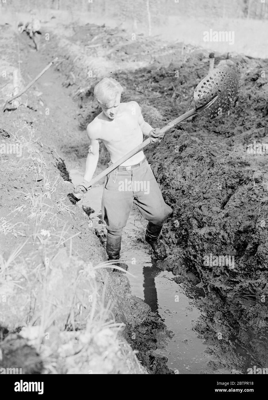 Tank traps hi-res stock photography and images - Alamy