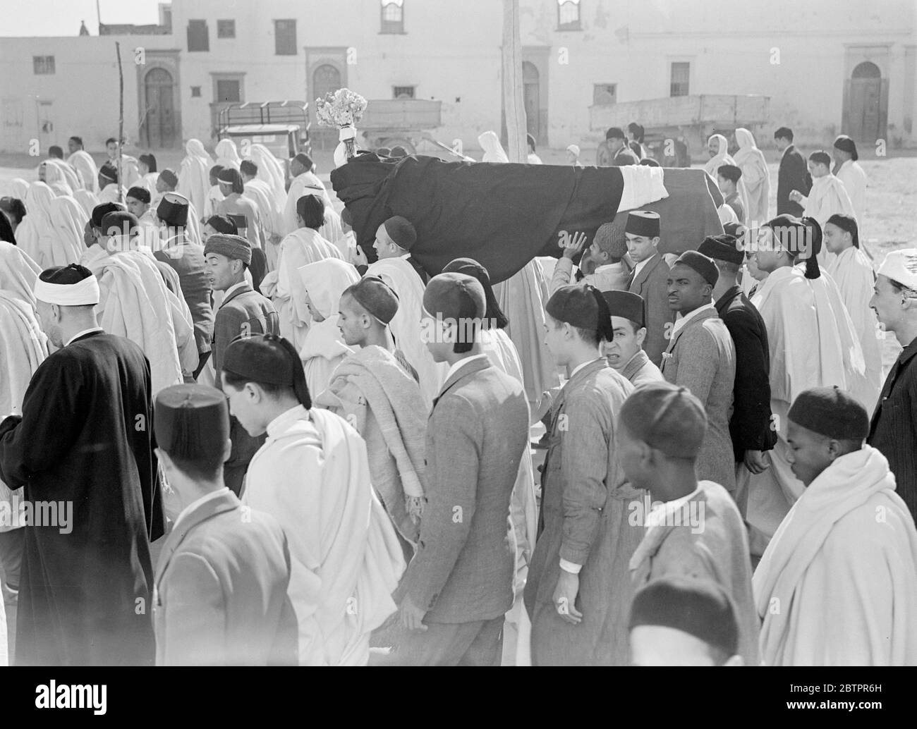 Arab funeral hi-res stock photography and images - Alamy
