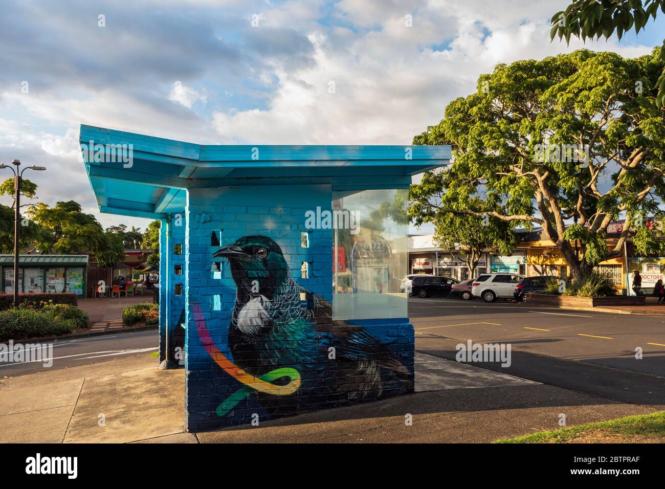 Bird mural hi-res stock photography and images - Alamy