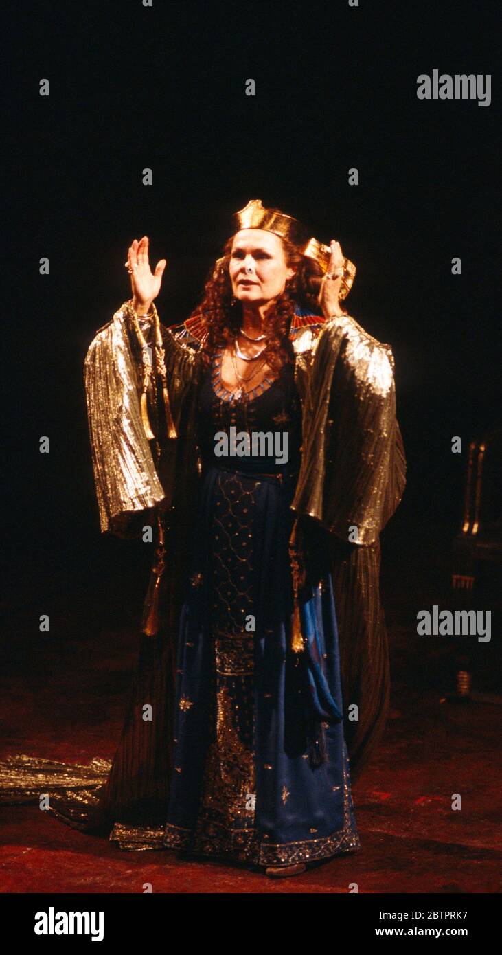 Judi Dench Cleopatra In Antony And Cleopatra By Shakespeare At The Olivier Theatre National