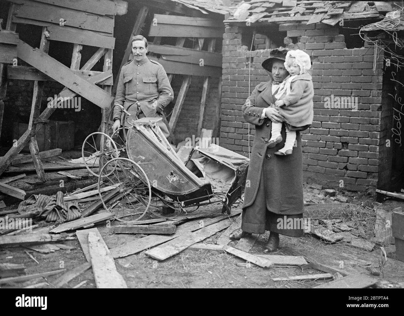Zeppelin on bombing raid Black and White Stock Photos & Images - Alamy