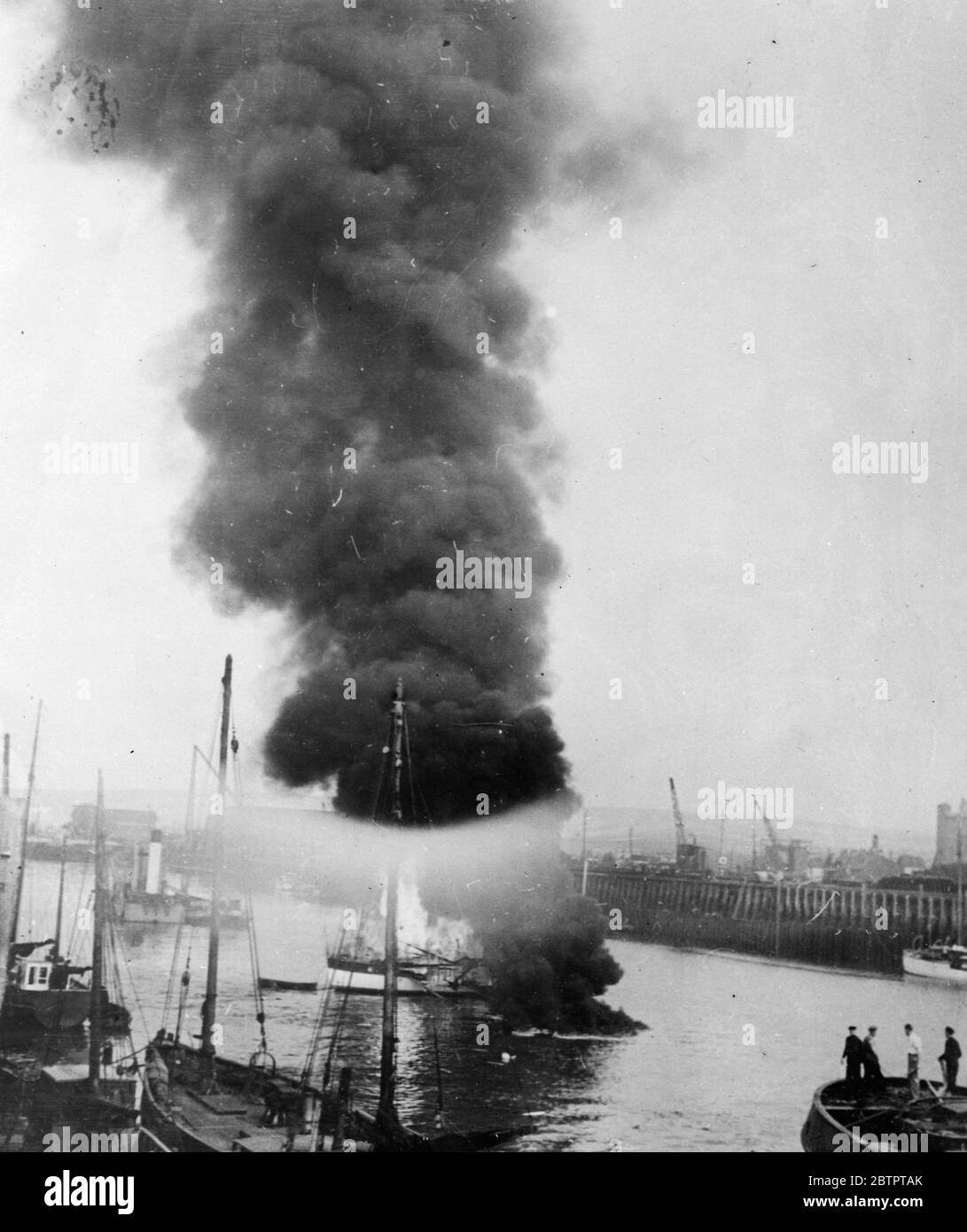 Yacht Explosion. Newhaven Harbour. 10 October 1937.[?] Stock Photo - Alamy