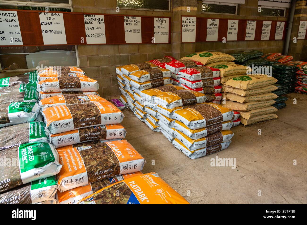 Bags of bark for gardens on sale in a British Garden centre Stock Photo ...