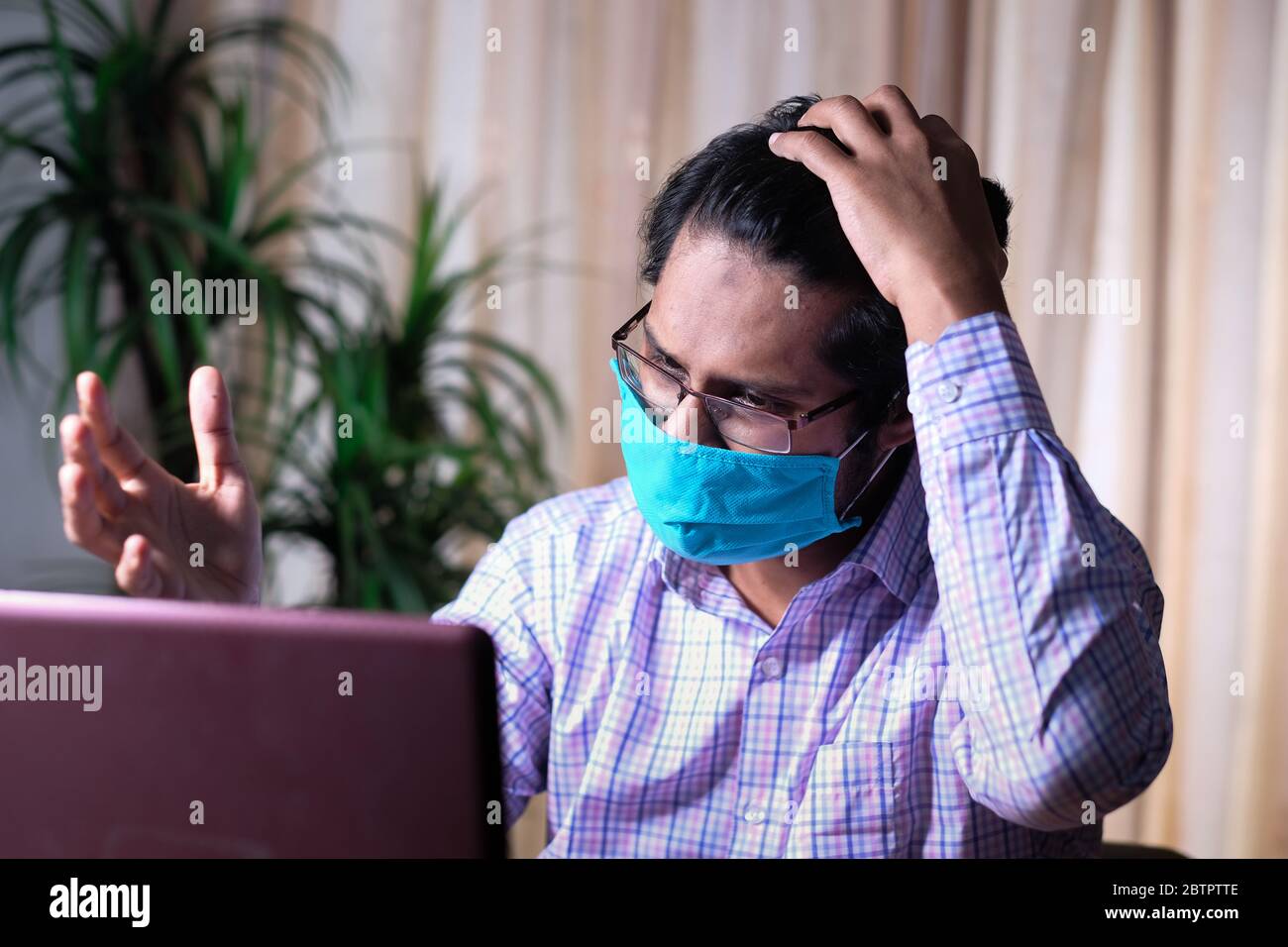 Sad face laptop hi-res stock photography and images - Alamy