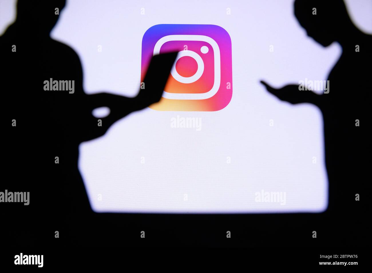 Instagram icon silhouette hi-res stock photography and images - Alamy