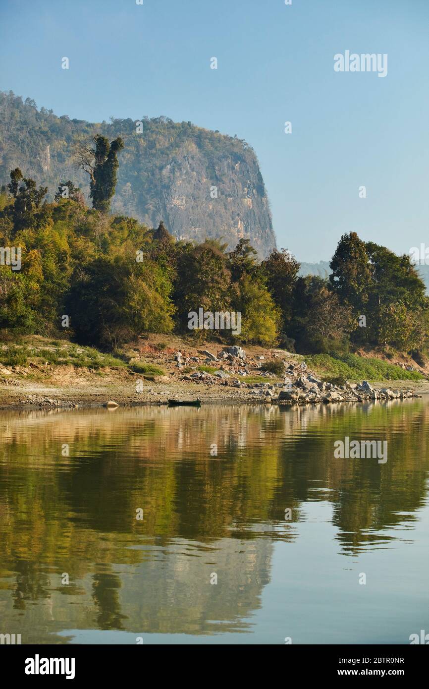 Irrawaddy river village hi-res stock photography and images - Alamy