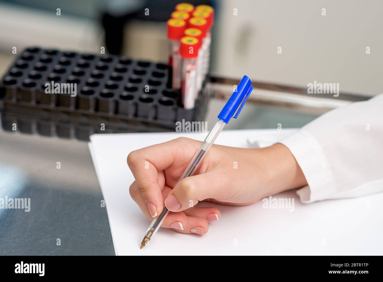 Doctors hand test tubes hi-res stock photography and images - Alamy