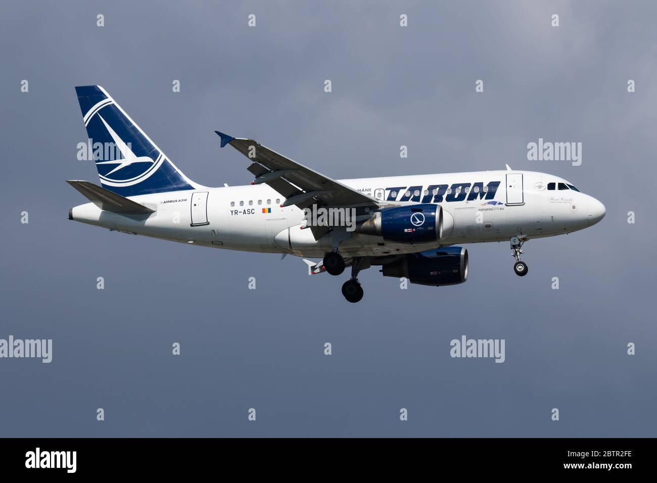 Airbus a318 engine hi-res stock photography and images - Alamy