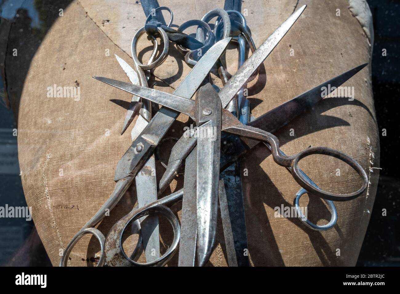 Display of scissors hi-res stock photography and images - Alamy