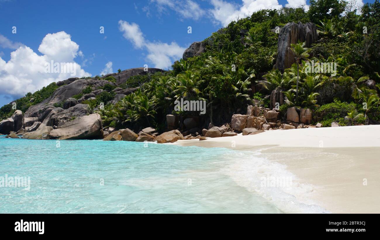 amazing tropical landscape on the seychelles islands Stock Photo - Alamy