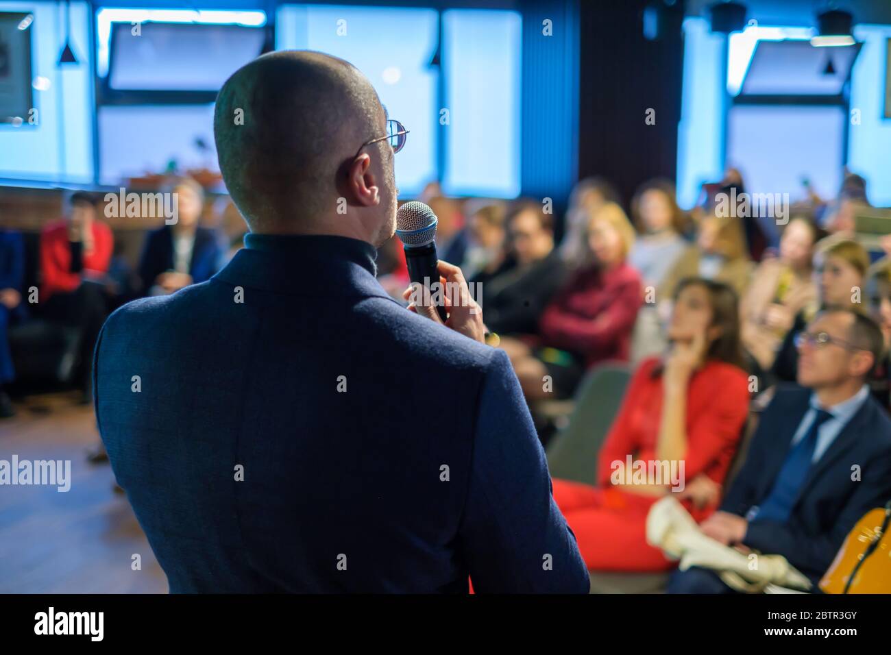 Male presenter holding microphone hi-res stock photography and images ...