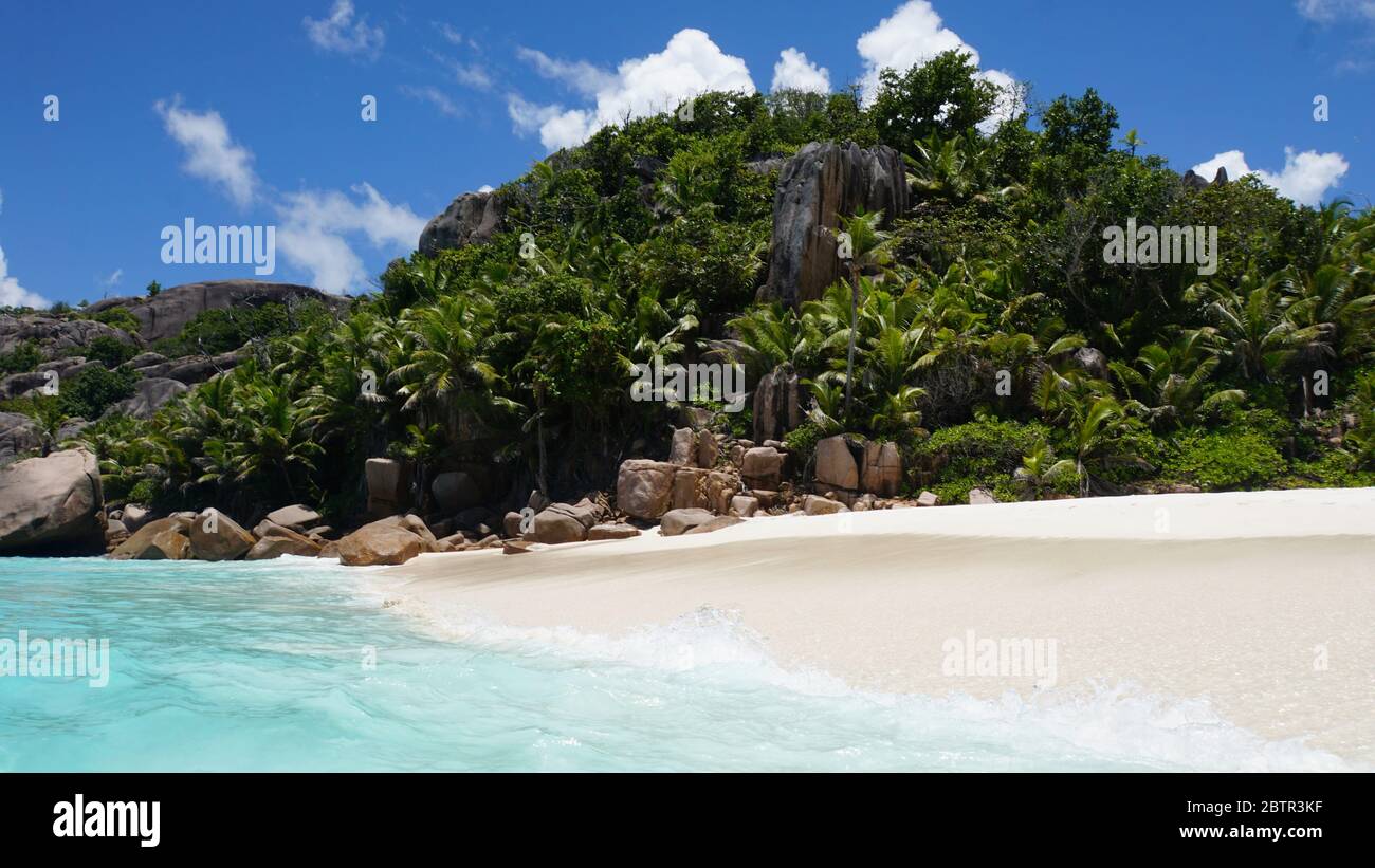 amazing tropical landscape on the seychelles islands Stock Photo - Alamy