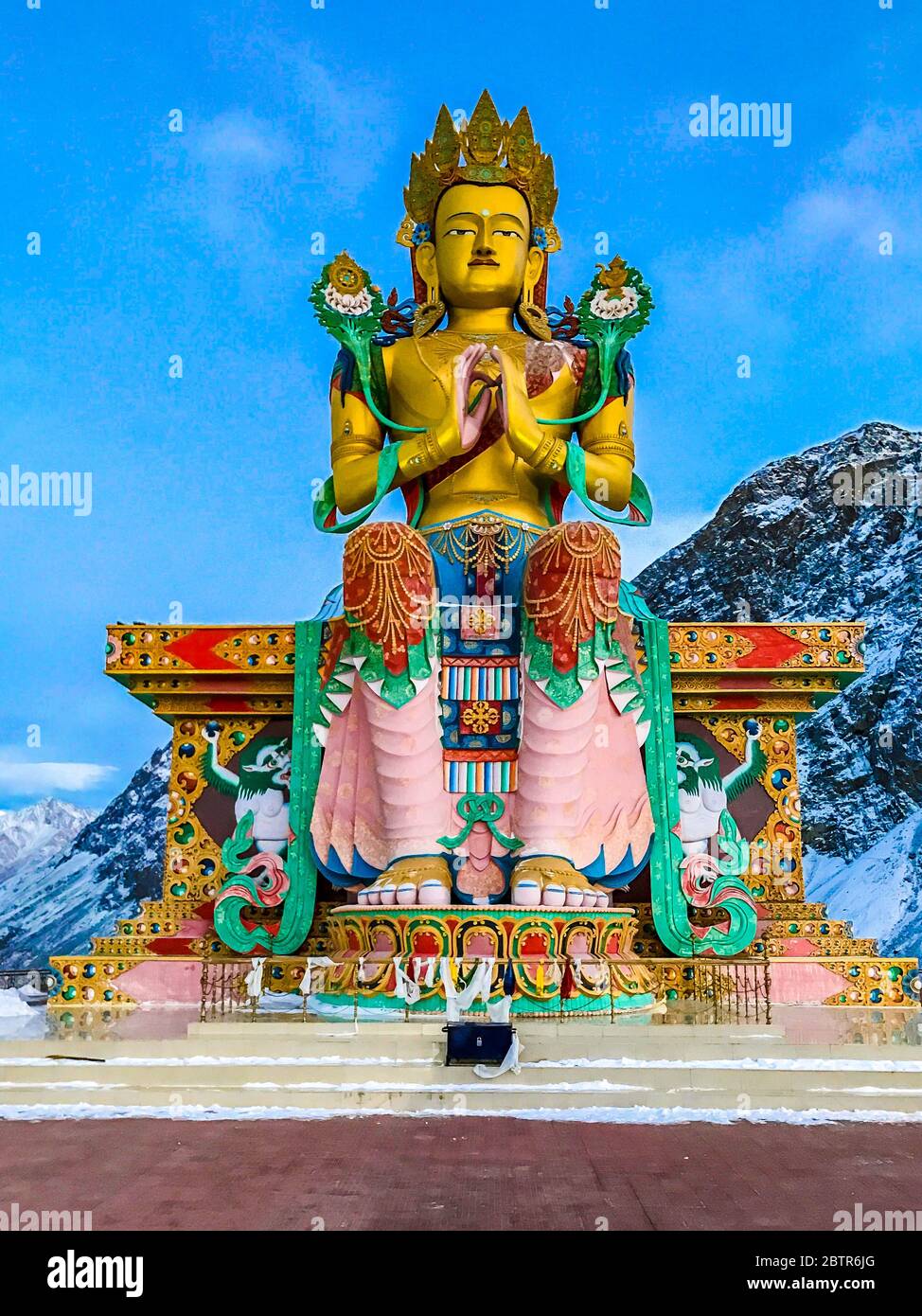 Golden temple in snow hi-res stock photography and images - Alamy