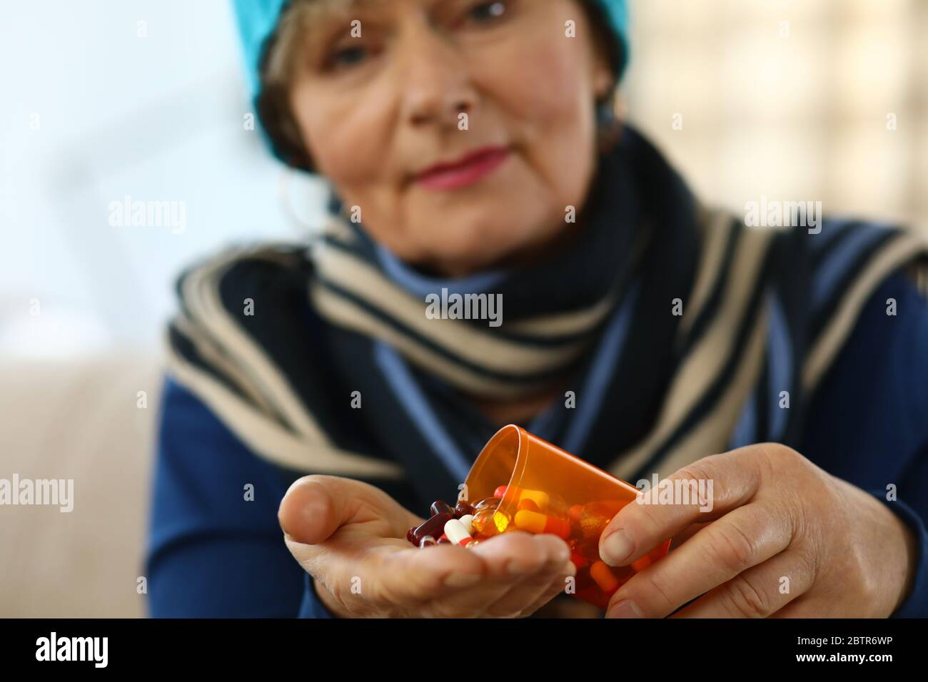 Elderly falls hi-res stock photography and images - Alamy